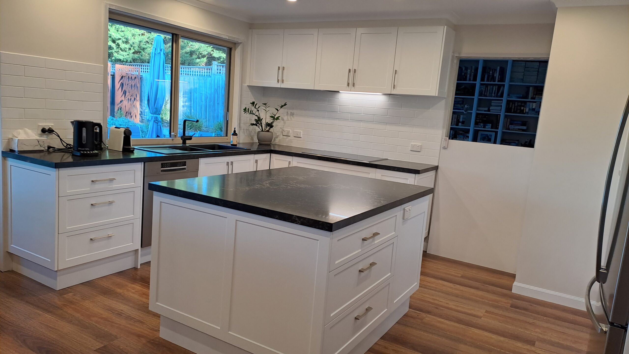 Croydon Hills Modern Kitchen - Direct Kitchens
