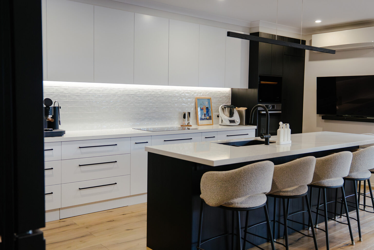 Modern vs. Traditional Kitchens: Which Style Suits Your New Home or ...
